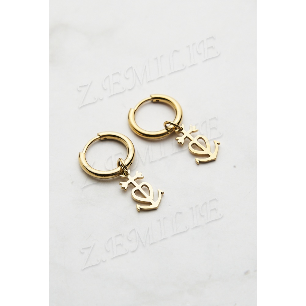 Boucle d'oreille acier créole motif croix camargue